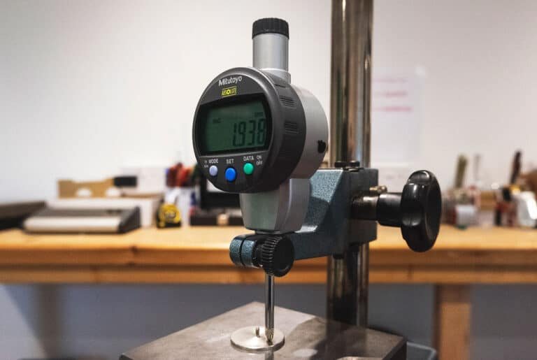 Calibrating a dial indicator for machine tools - Sciency Tools